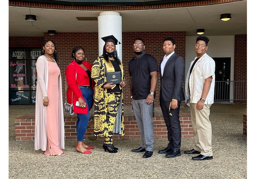 Black Development: This Mom Of Five Graduated From College After Almos ...